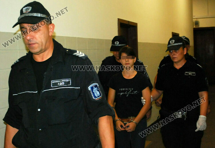 Почина жената, наръгана с нож от 17-годишната си внучка - Haskovo.NET