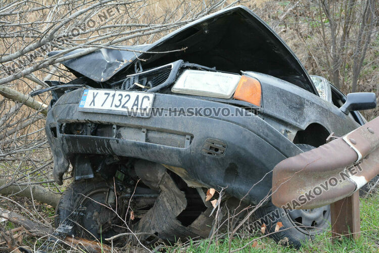 Водач излетя в дере край Въгларово и избяга - Haskovo.NET