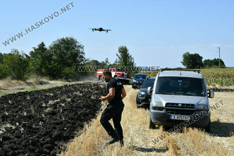 Голям пожар южно от Въгларово, огънят настъпва към селото, вятърът е почти 40 км в час - Haskovo.NET